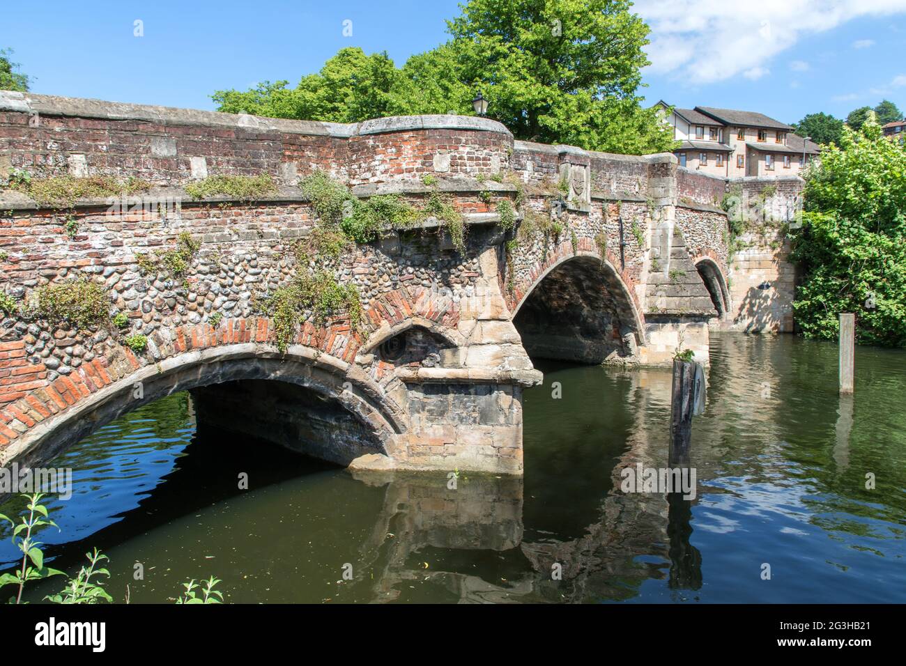 England medieval stone bridge hi-res stock photography and images - Alamy