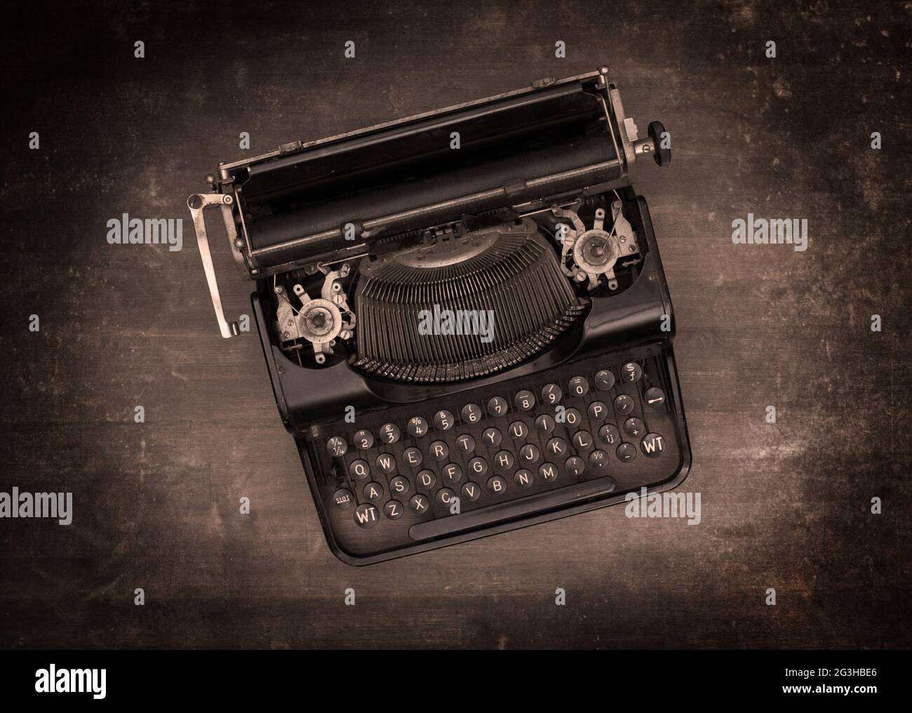 Top view of an old typewriter Stock Photo - Alamy