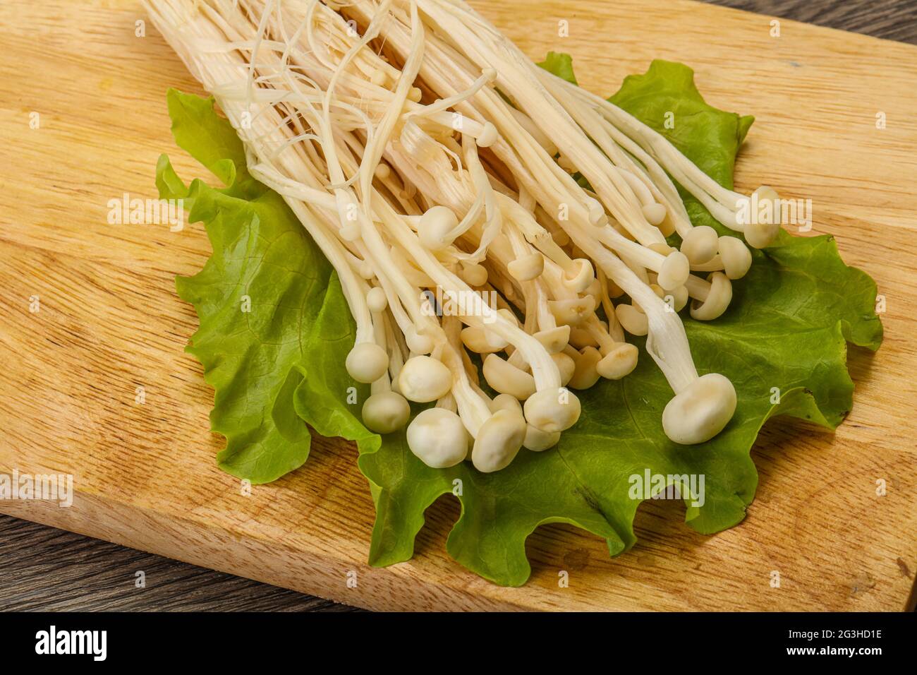 Raw Japanese Enoki mushrooms for cooking Stock Photo - Alamy