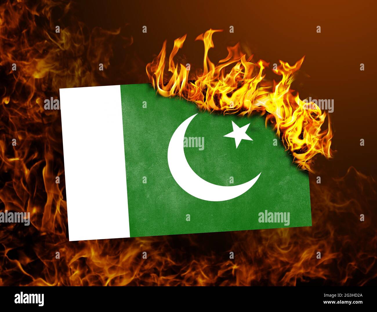 Pakistan flag burning hi-res stock photography and images - Alamy