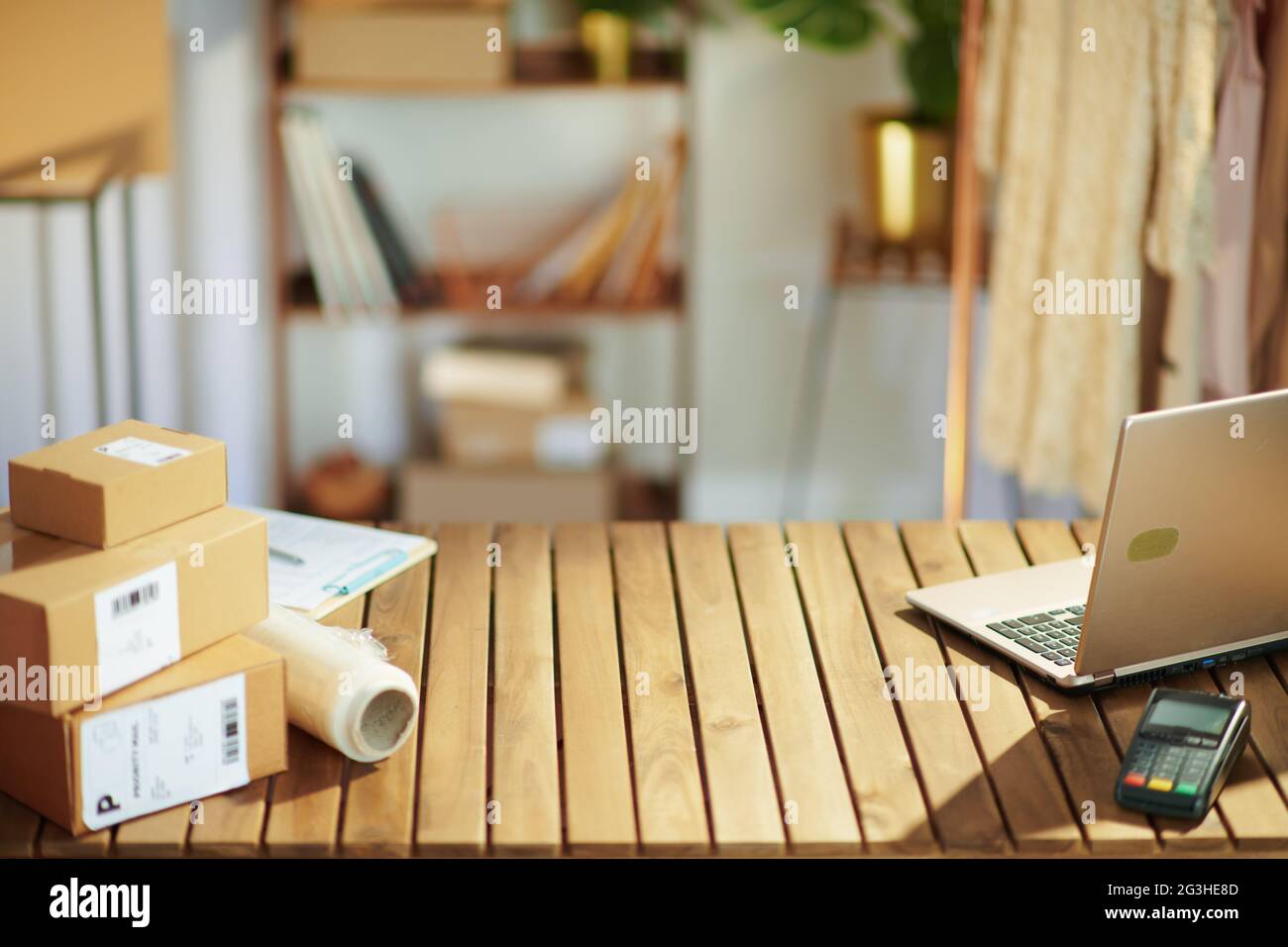 Parcels office hi-res stock photography and images - Alamy