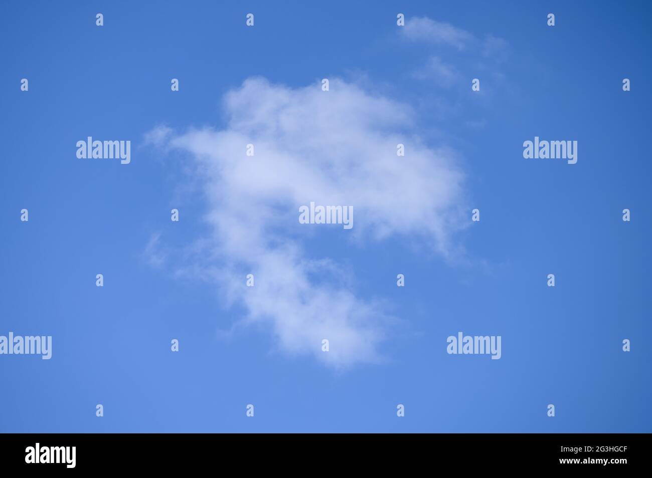 Wispy clouds cloud hi-res stock photography and images - Alamy