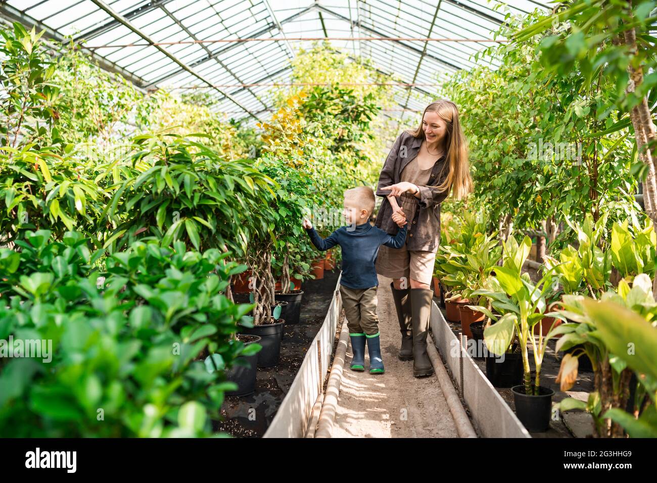 Mother and son on excursion in the greenhouse Stock Photo - Alamy