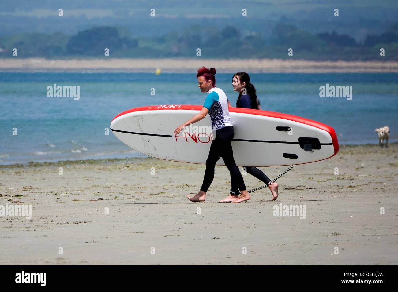West Strand, West Wittering. 16th June 2021. Hot and sunny along the ...
