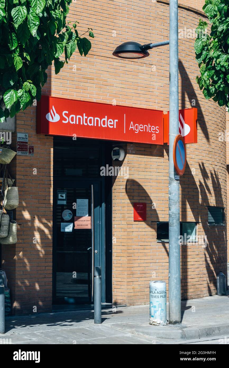 Barcelona, Spain - May 16, 2021. Logo and facade of Banco Santander ...
