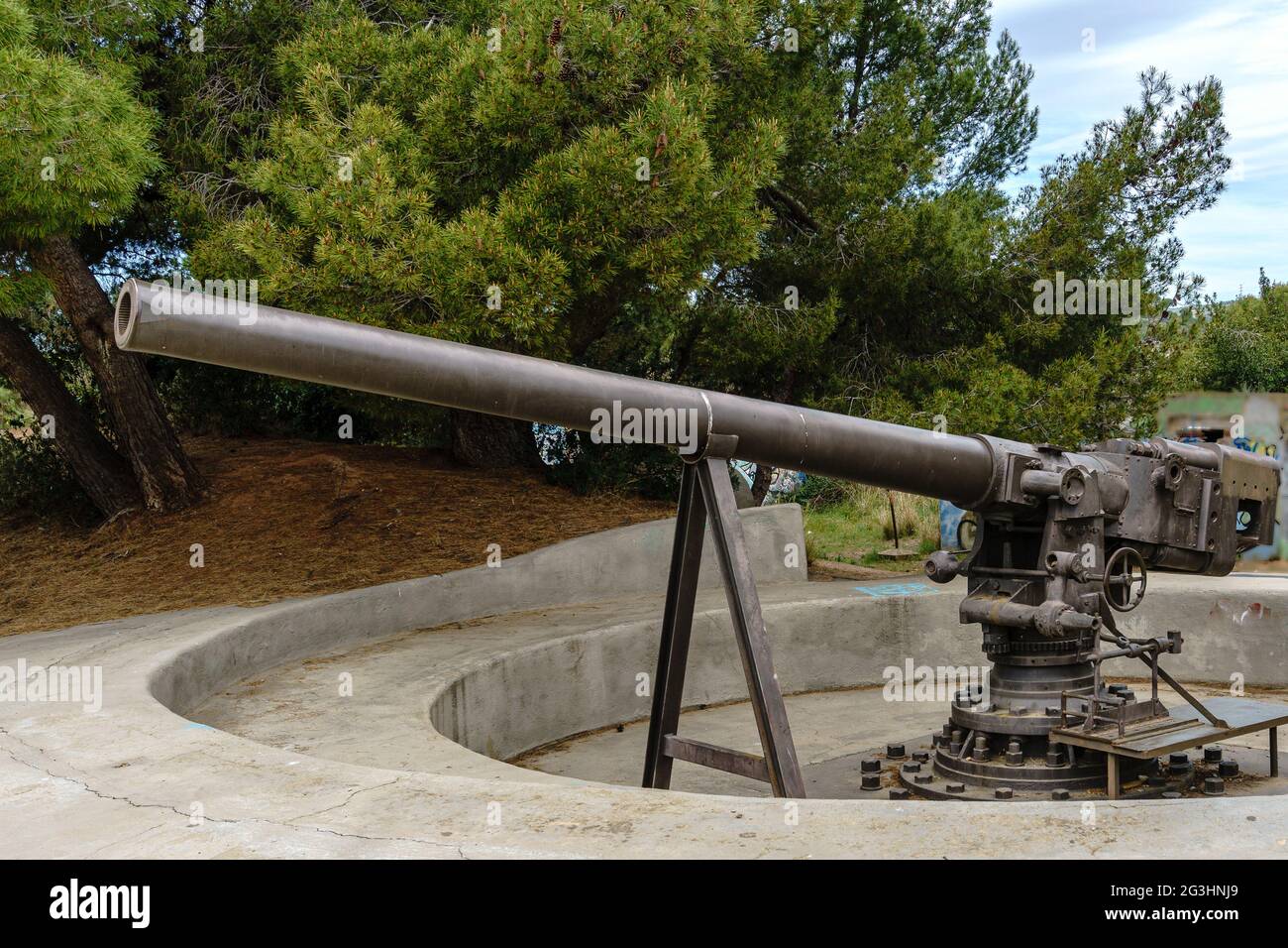 Artillery machine gun in a bunker. Concept the horror of war Stock ...