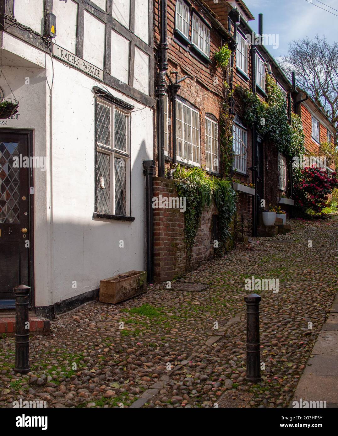 Traders Passage cobbled street in Rye, Sussex, UK Stock Photo - Alamy