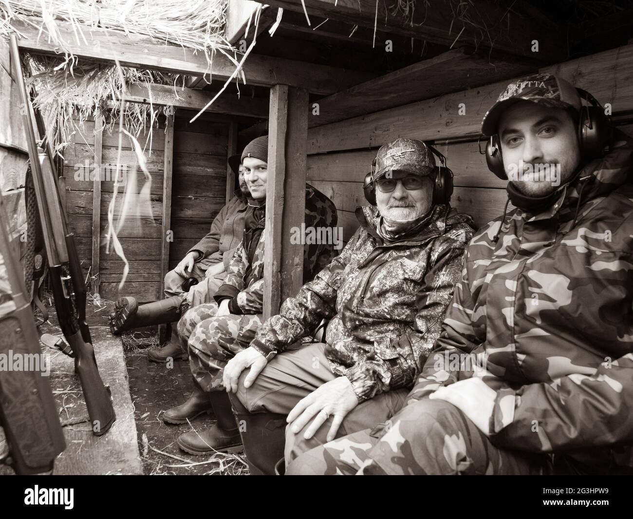 Hunting wild geese ducks snow geese goose hunt Stock Photo - Alamy