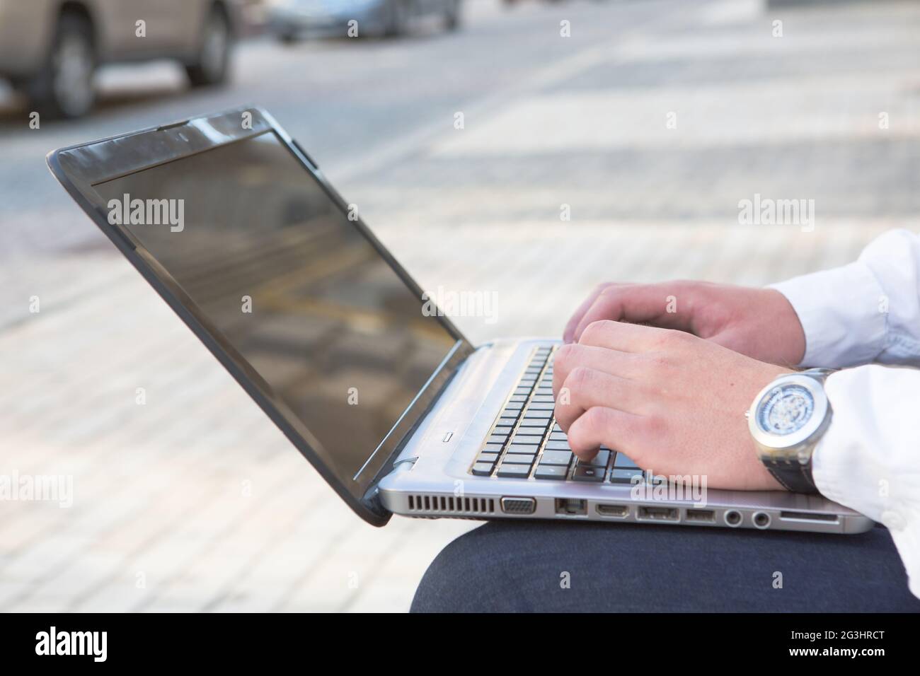 Laptop communication hi-res stock photography and images - Alamy