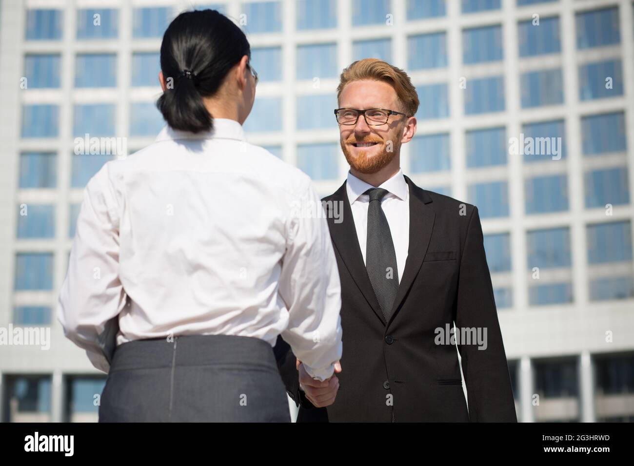 Handshaking hi-res stock photography and images - Alamy