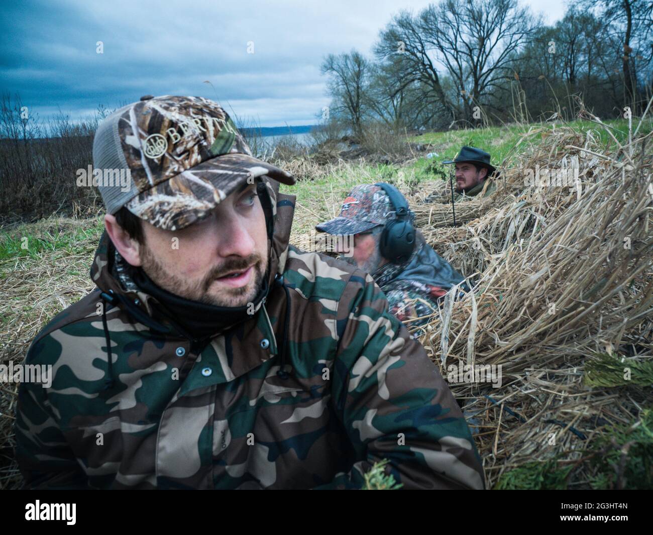 Hunting wild geese ducks snow geese goose hunt Stock Photo - Alamy