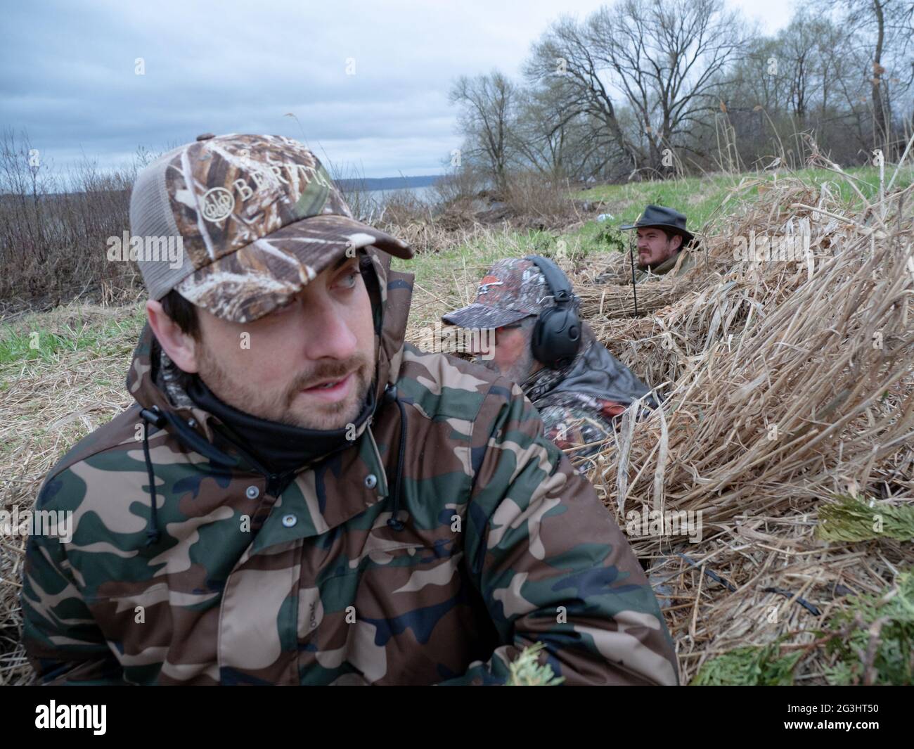 Hunting wild geese ducks snow geese goose hunt Stock Photo - Alamy