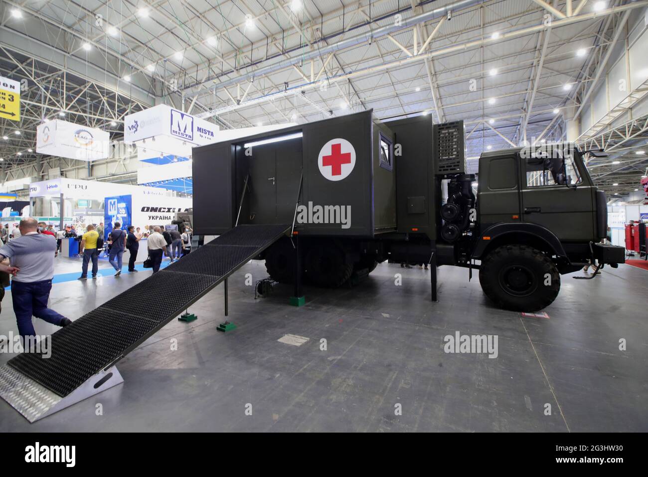 Military medical truck hi-res stock photography and images - Alamy