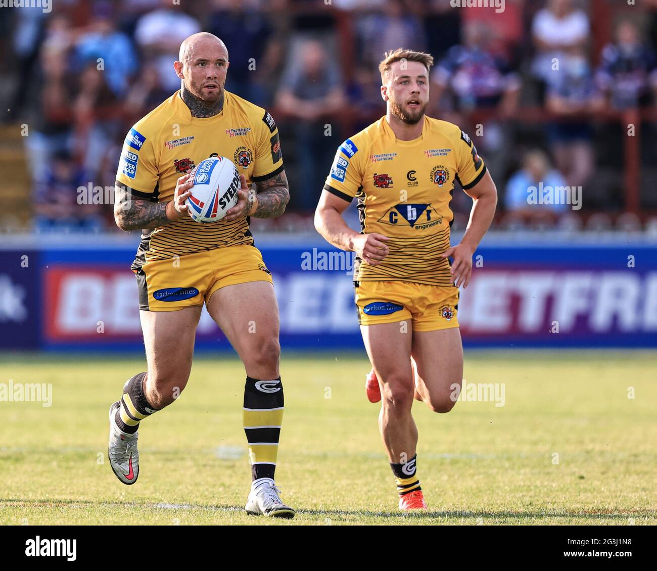 Nathan Massey (14) of Castleford Tigers breaks with the ball Stock ...