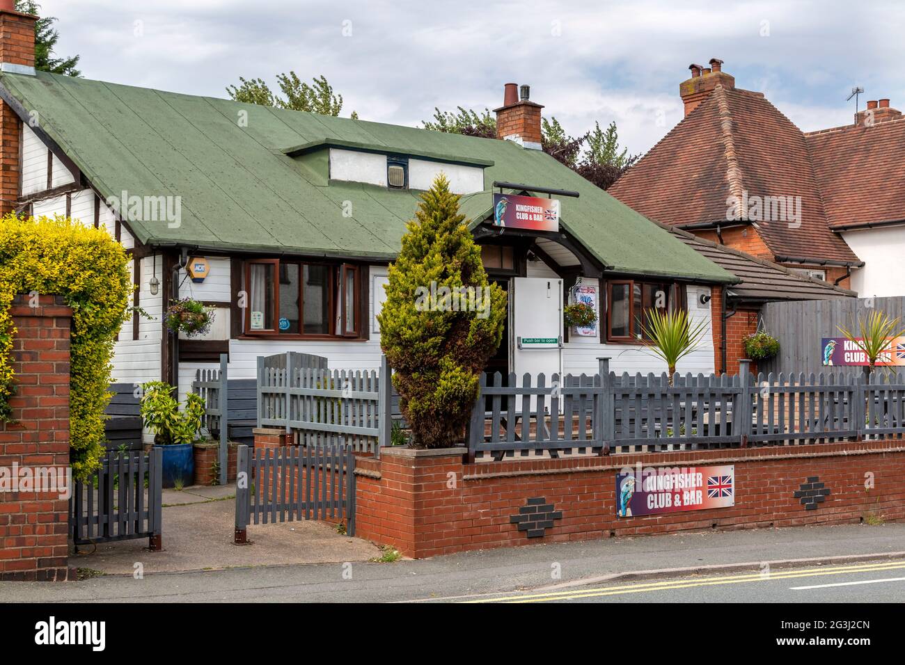 Kingfisher Club & Bar, Easemore Road in Redditch, Worcestershire Stock ...