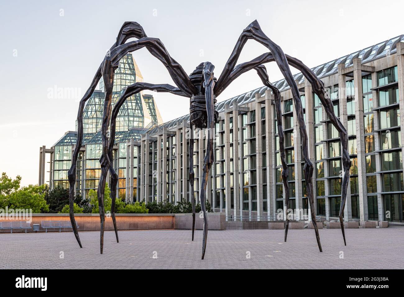 Maman spider sculpture hi-res stock photography and images - Alamy