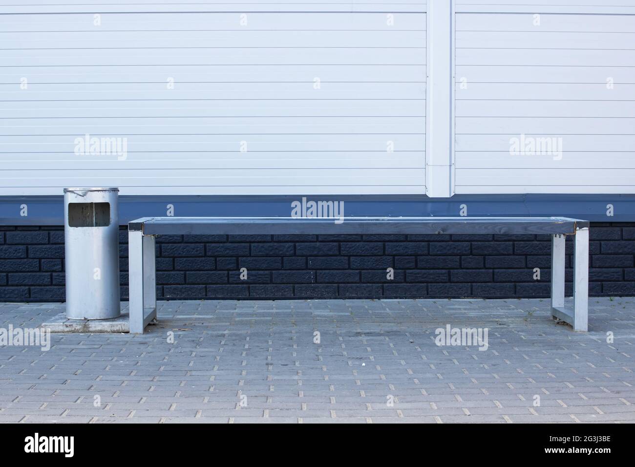 Stainless steel street bin hi-res stock photography and images - Alamy