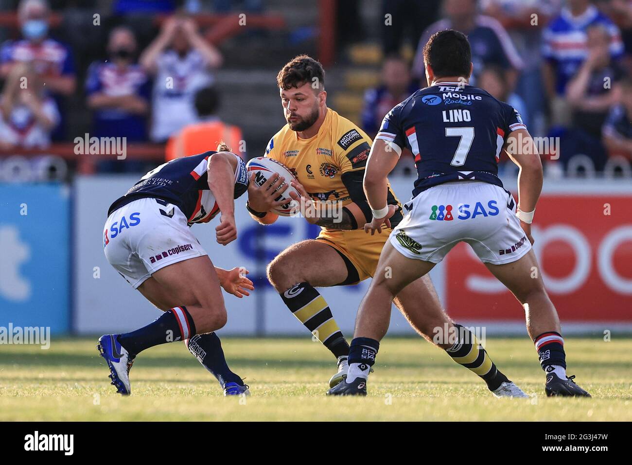 Alex Foster (17) of Castleford Tigers barges into Jacob Miller (6) of ...