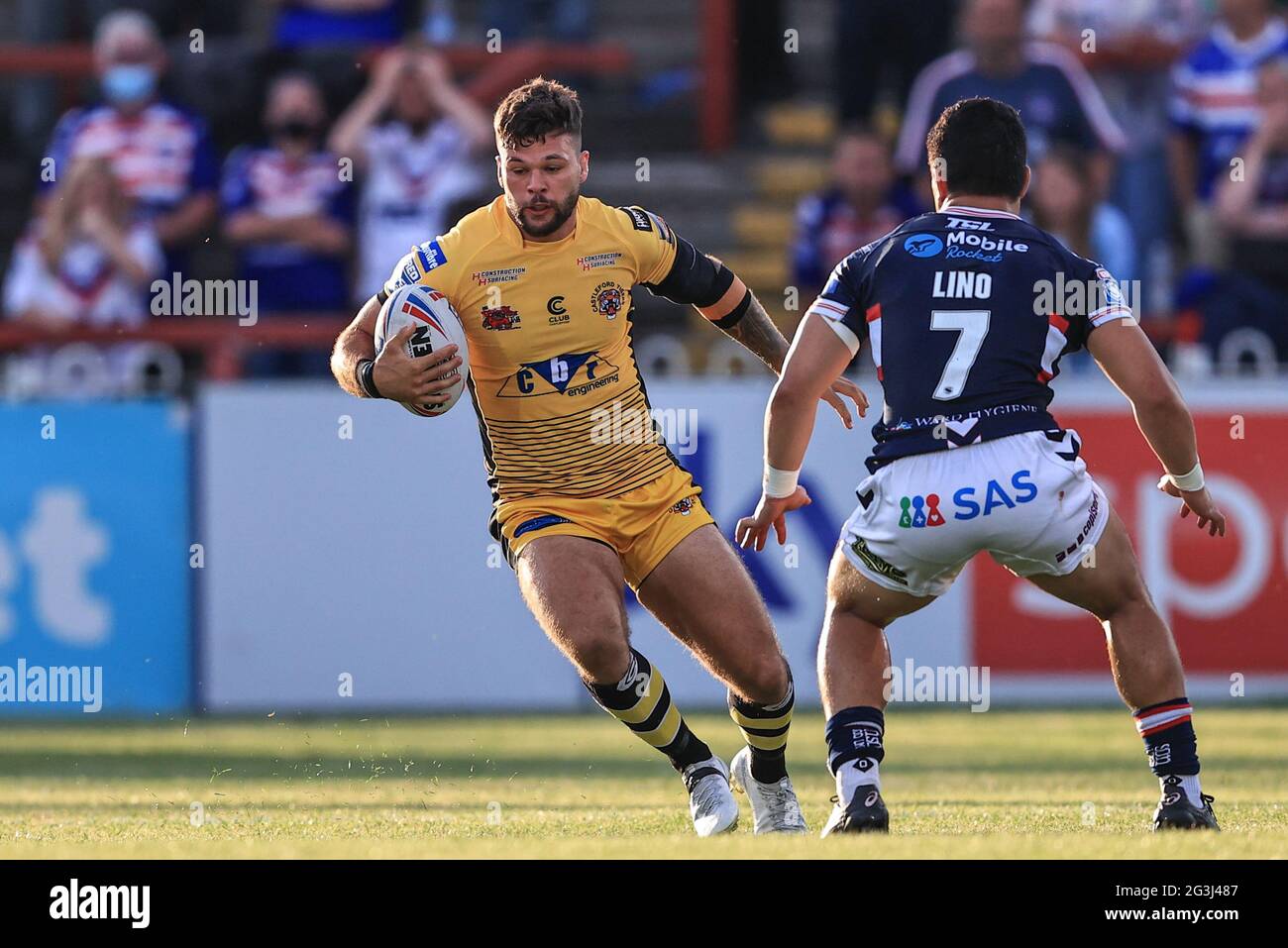 Alex Foster (17) of Castleford Tigers in action during the game Stock ...