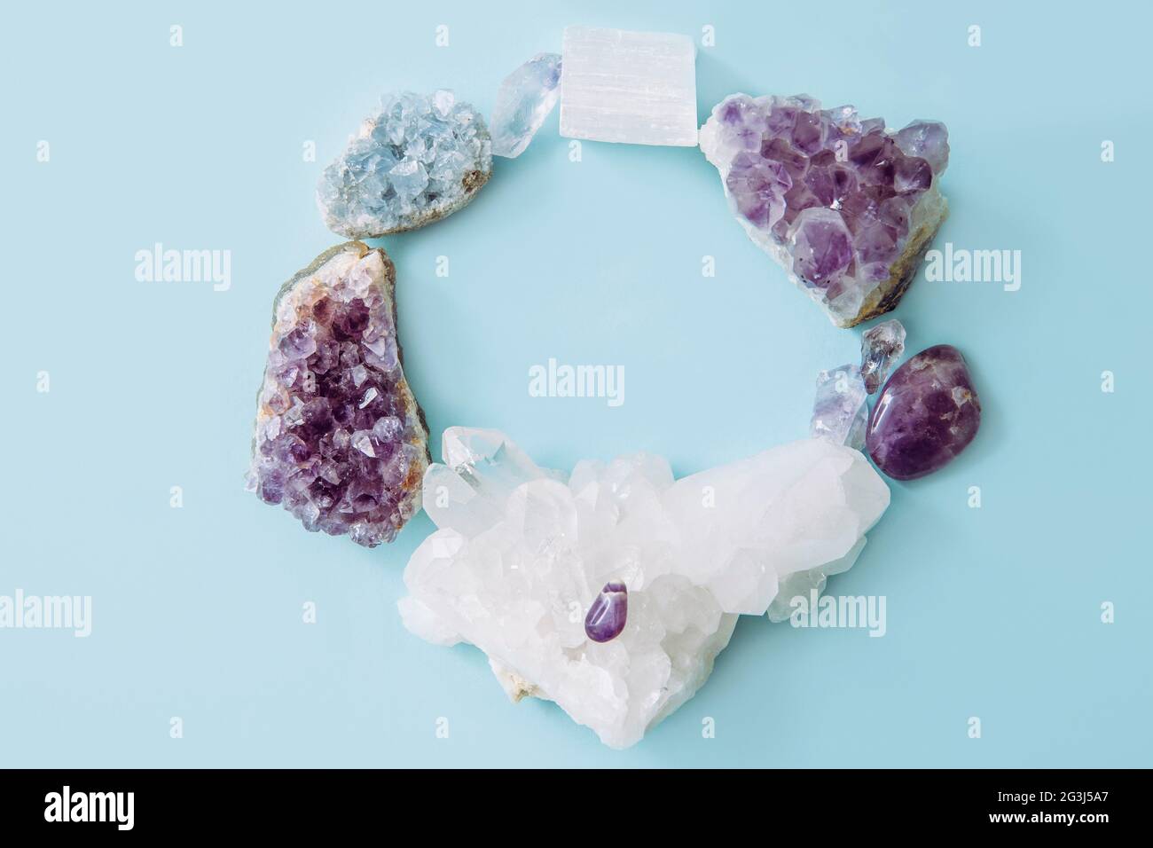 Light blue circle frame hi-res stock photography and images - Alamy