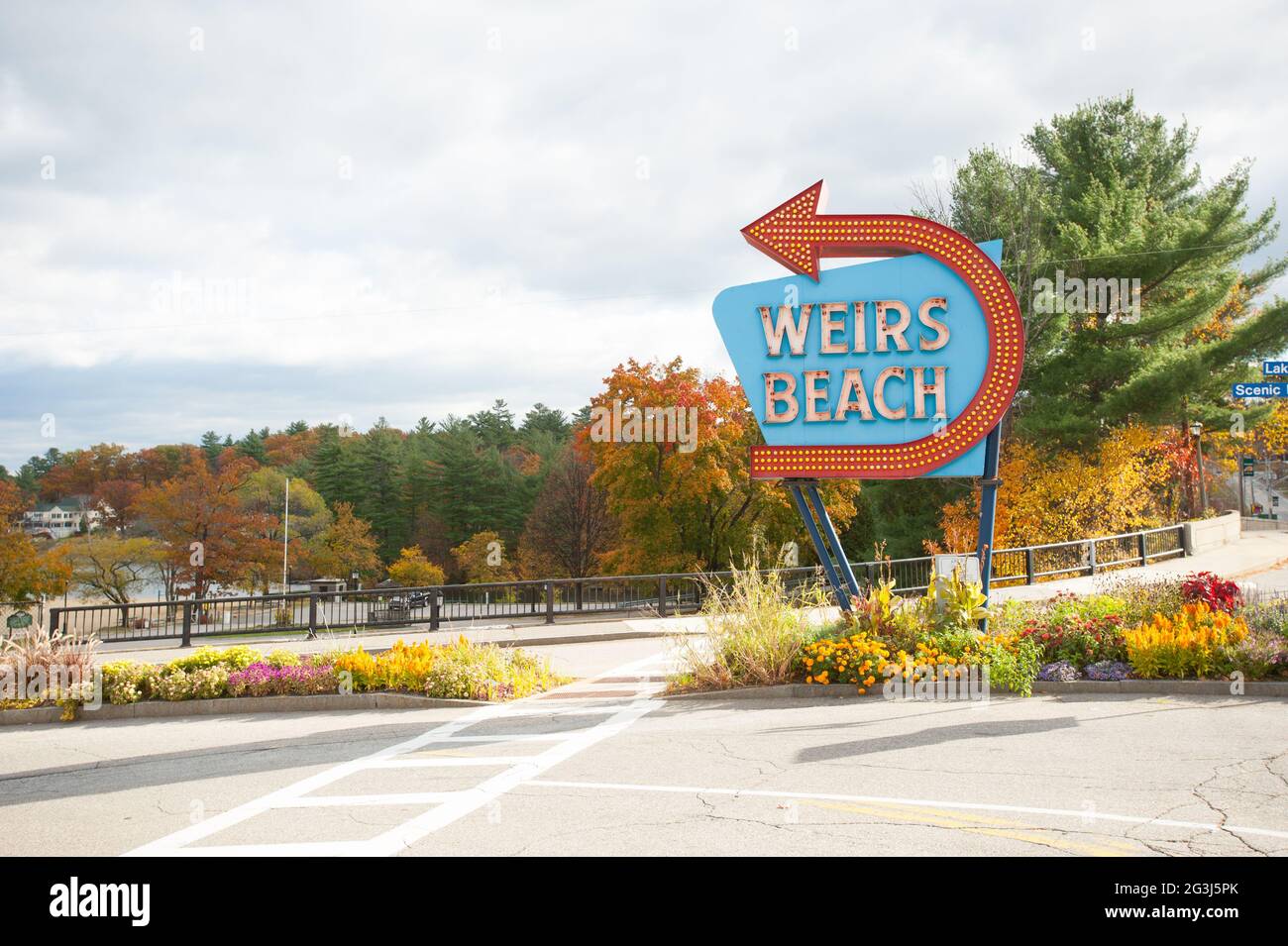 Weirs beach boardwalk hi-res stock photography and images - Alamy
