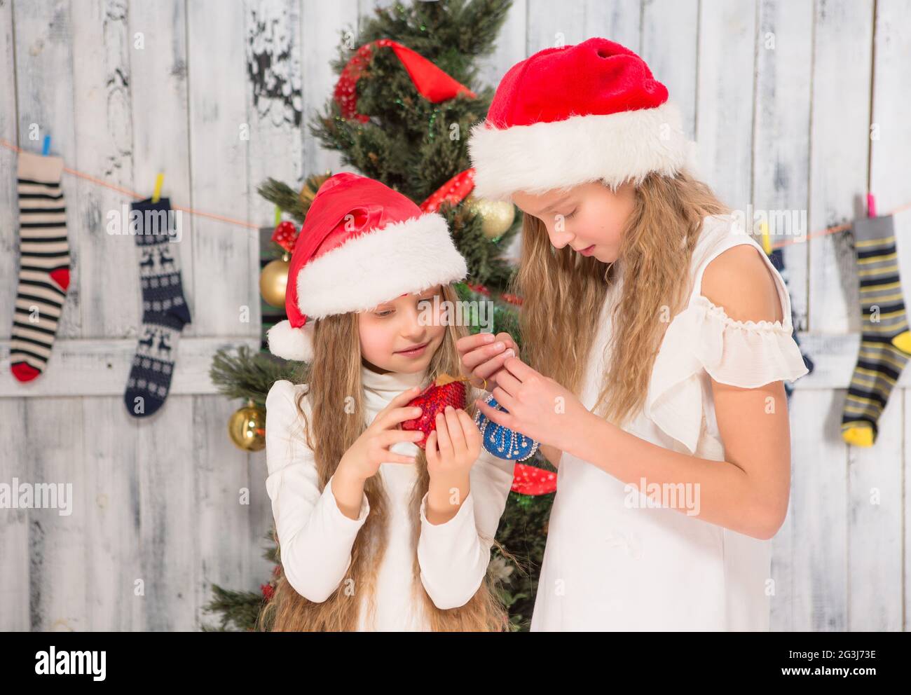 Tree girls hi-res stock photography and images - Alamy