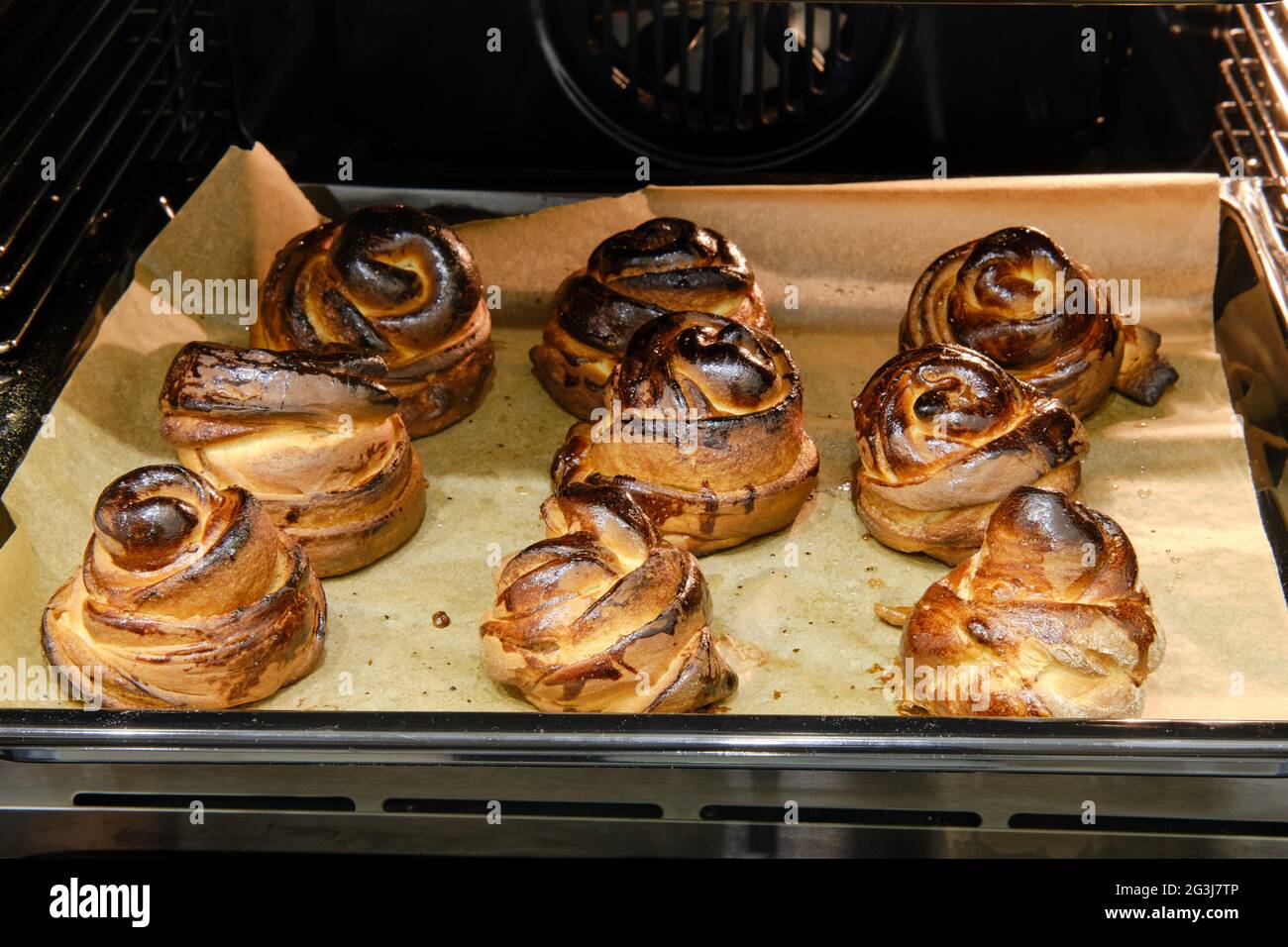 Burnt buns hi-res stock photography and images - Alamy