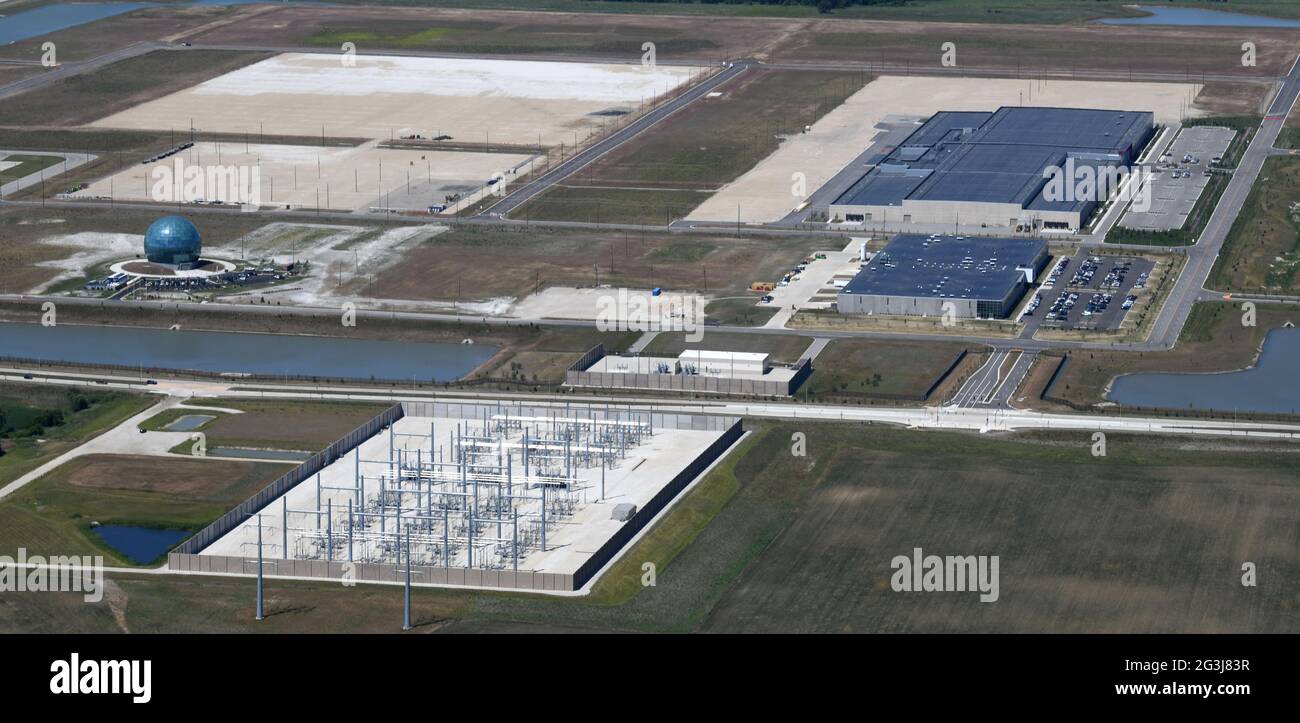Production buildings hi-res stock photography and images - Alamy