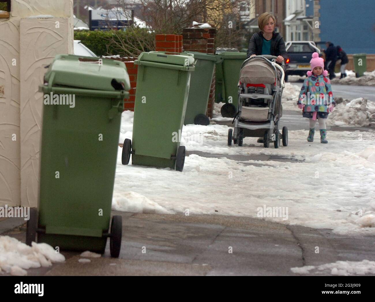 RUBBISH BINS WAITING TO BE EMPTIED AT FAREHAM, HANTS. PIC MIKE WALKER ...