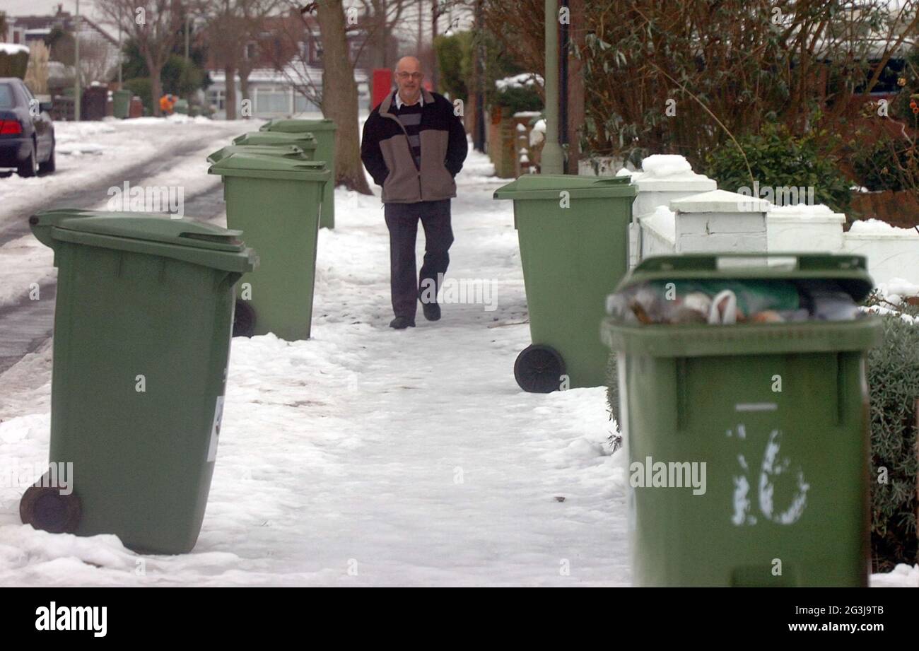 RUBBISH BINS WAITING TO BE EMPTIED AT FAREHAM, HANTS. PIC MIKE WALKER ...