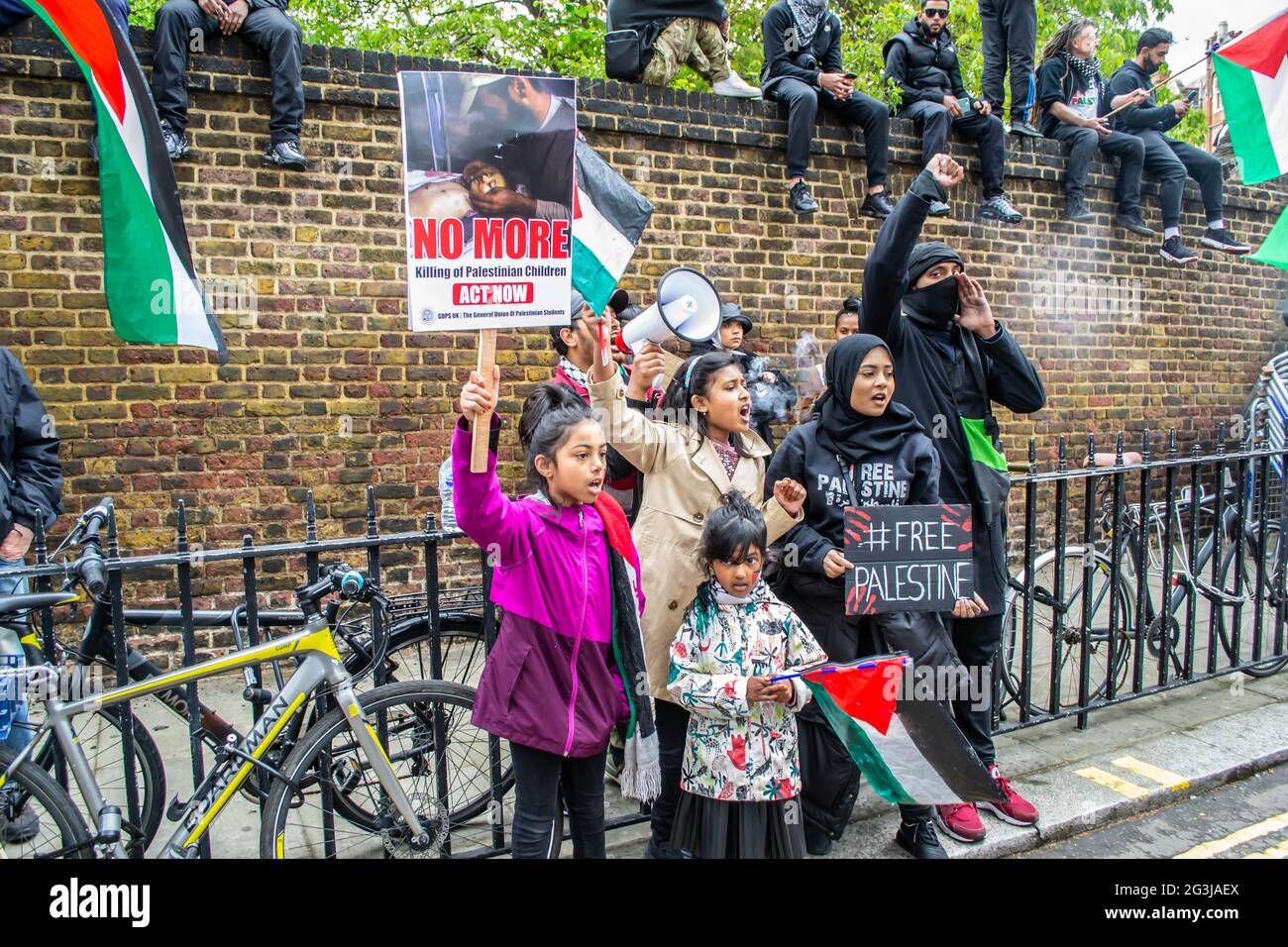 LONDON, ENGLAND- 15 May 2021: Protesters at a March For Palestine ...