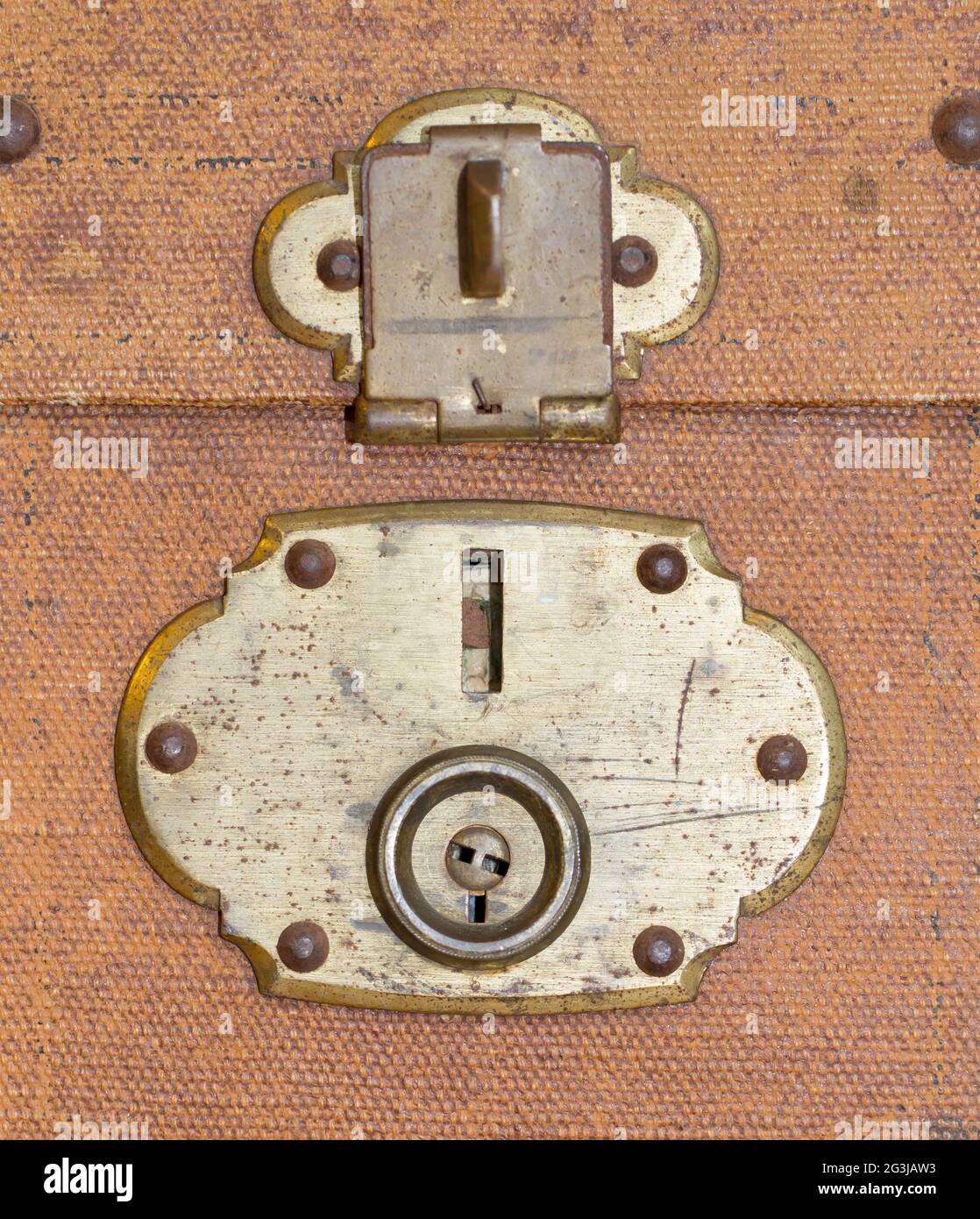 Old canvas trunk lock close up hi-res stock photography and images - Alamy