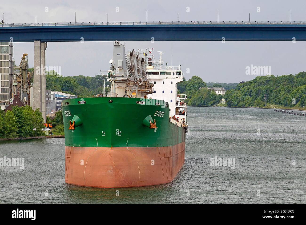 bulk carrier Eider, passing under a bridge while transiting the Kiel ...
