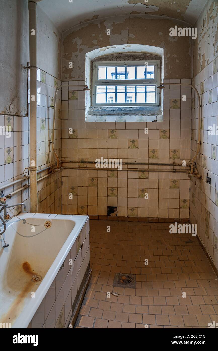 Prison shower hi-res stock photography and images - Alamy