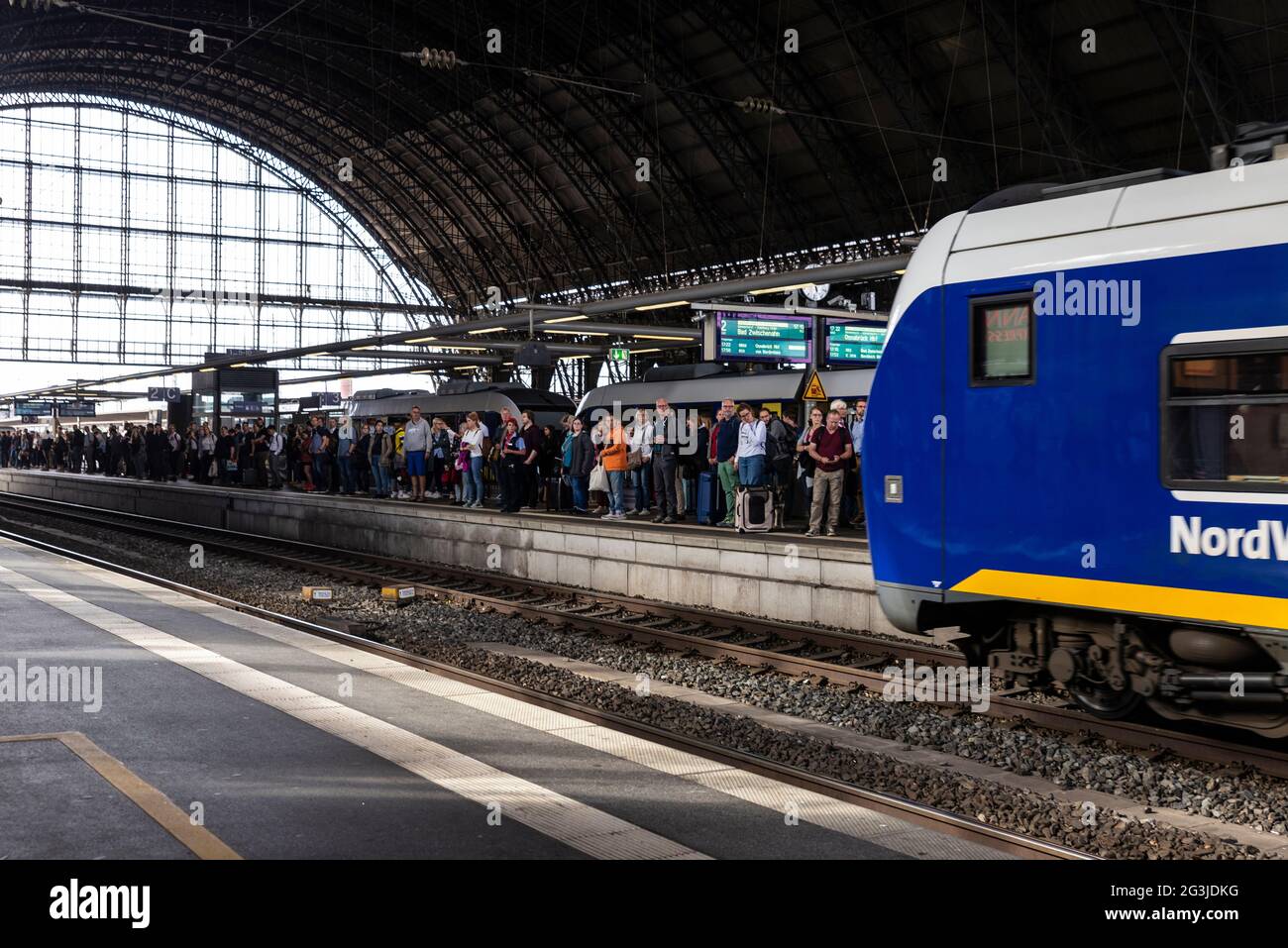 Bremen hauptbahnhof rail station hi-res stock photography and images ...