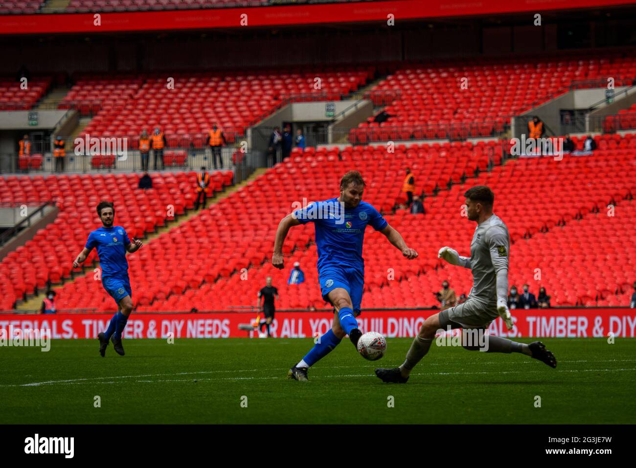 Wembley stadium fa vase final 2021 hi-res stock photography and images ...