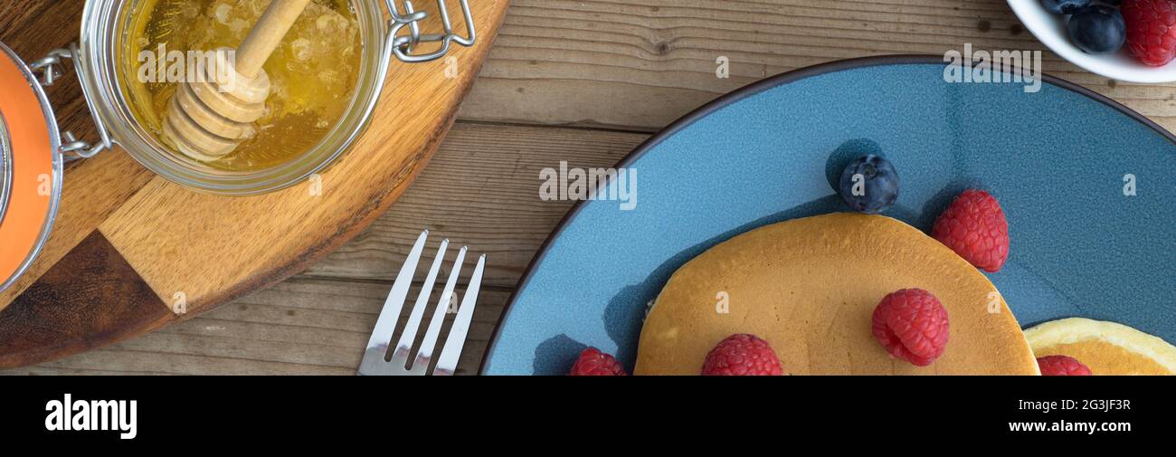 Pancakes berries picnic table hi-res stock photography and images - Alamy