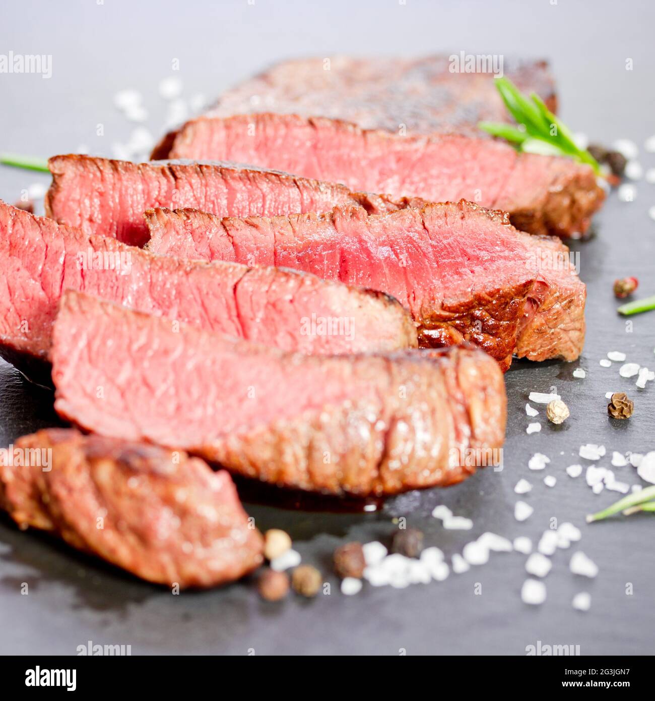 Medium grilled steak hi-res stock photography and images - Alamy