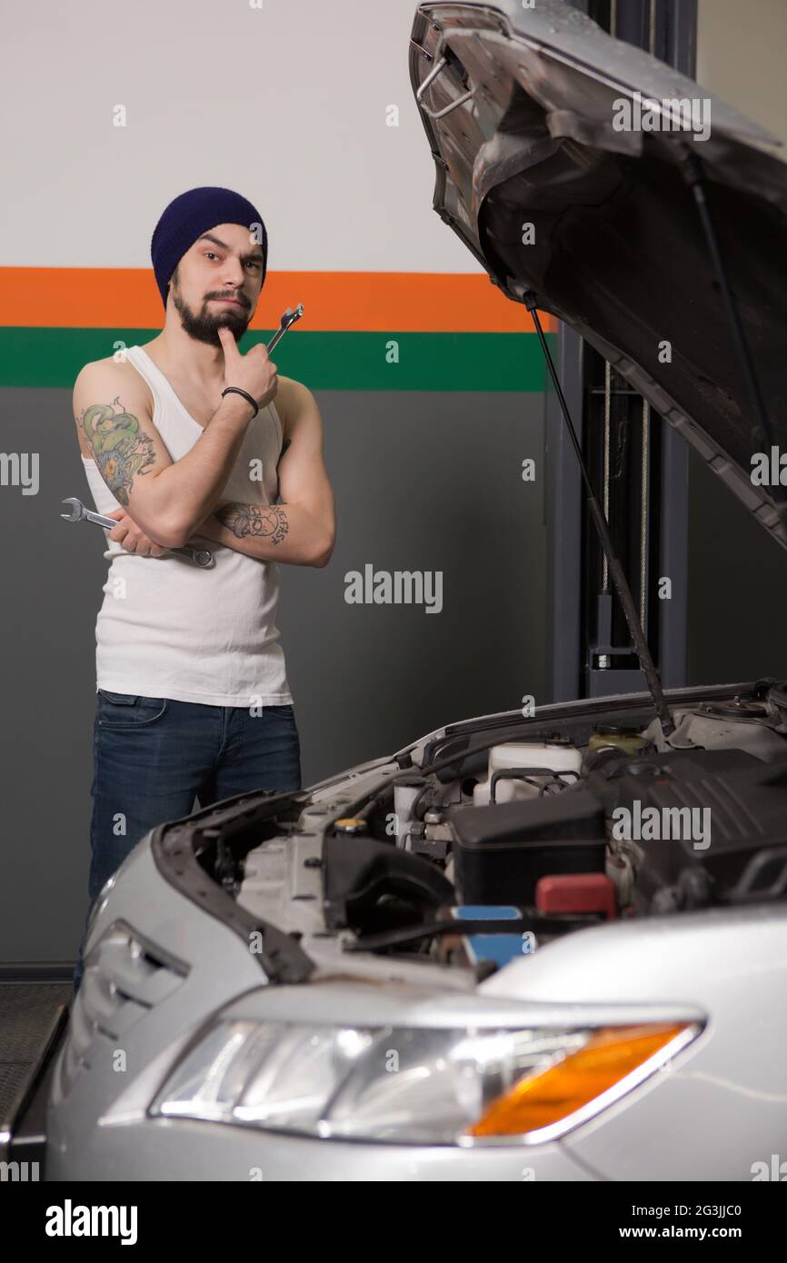 Worker at service station Stock Photo - Alamy