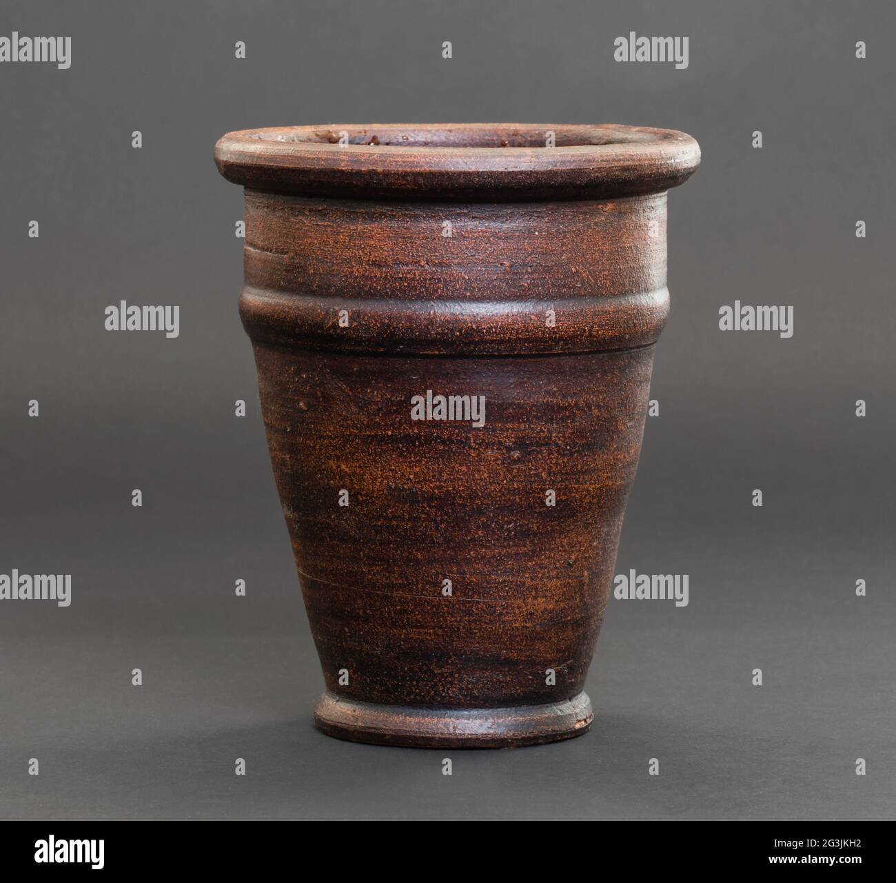 Simple vase isolated Stock Photo - Alamy
