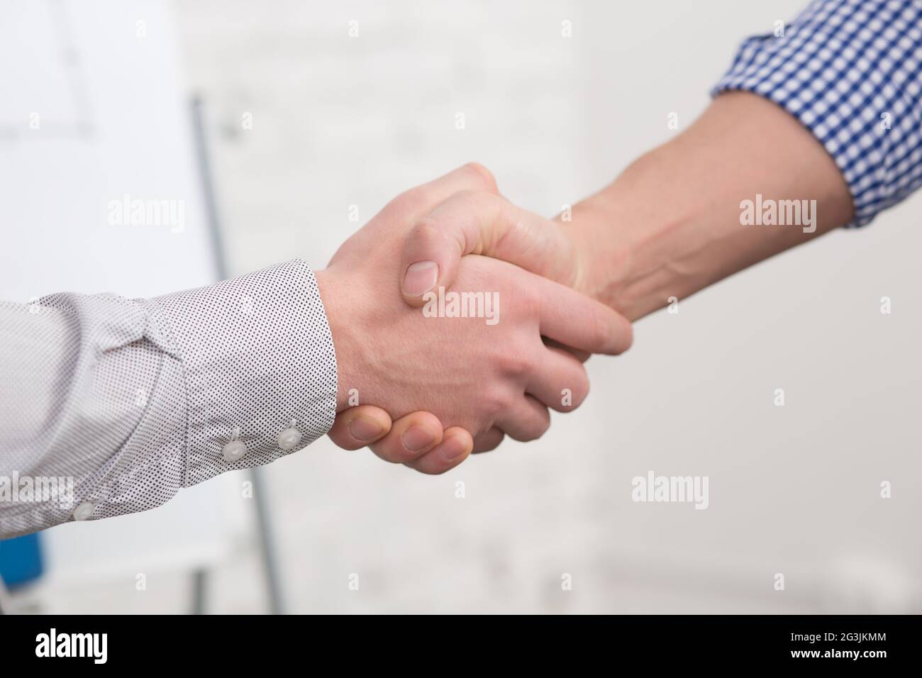 Businesswoman handshake greeting hi-res stock photography and images - Alamy