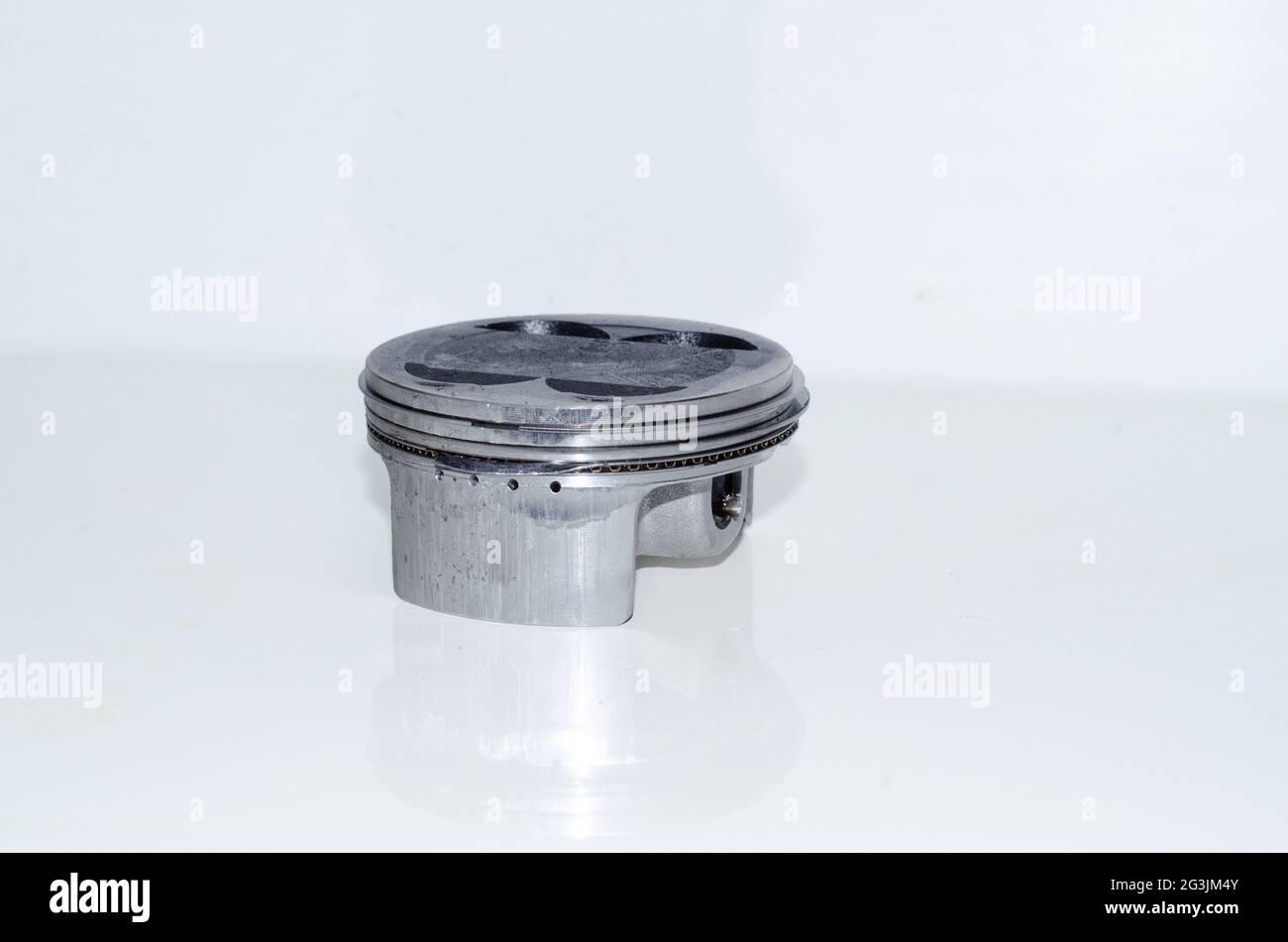 Damaged piston engine hi-res stock photography and images - Alamy