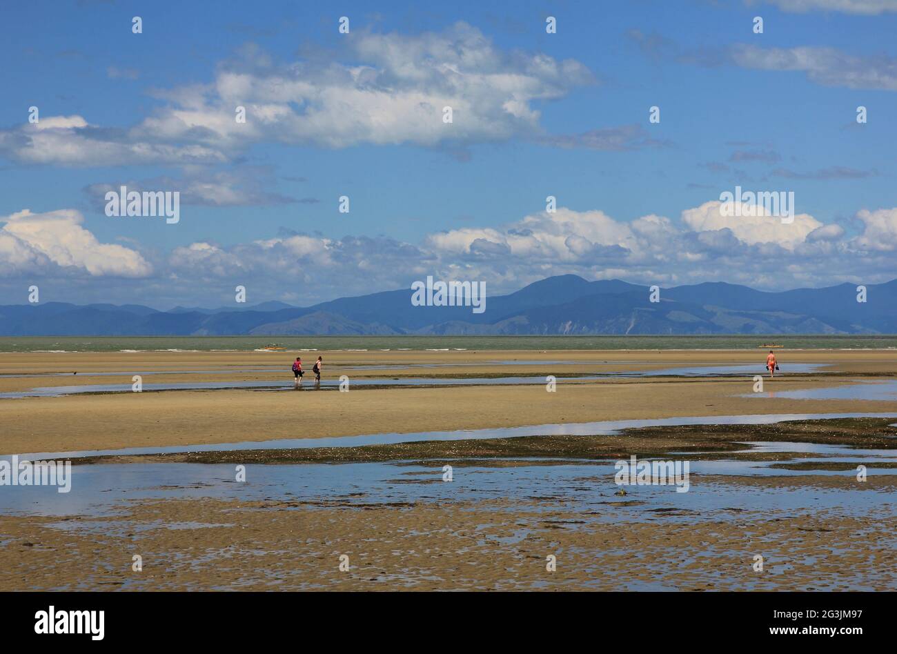 Beach walk in Marakau Stock Photo - Alamy