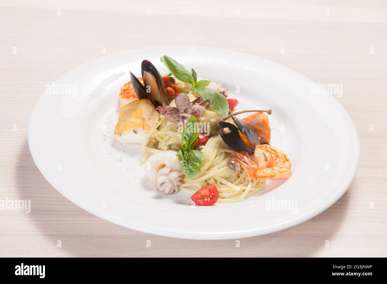 Shell pasta salad hi-res stock photography and images - Alamy