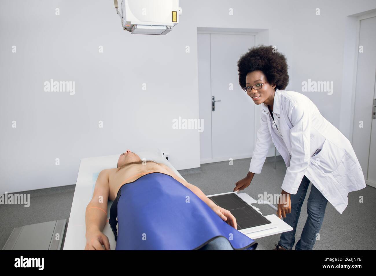 Radiologist taking x ray patient hi-res stock photography and images ...