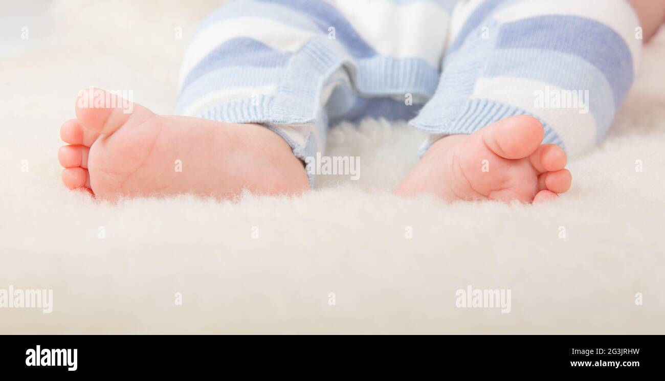 Infant toes hi-res stock photography and images - Alamy
