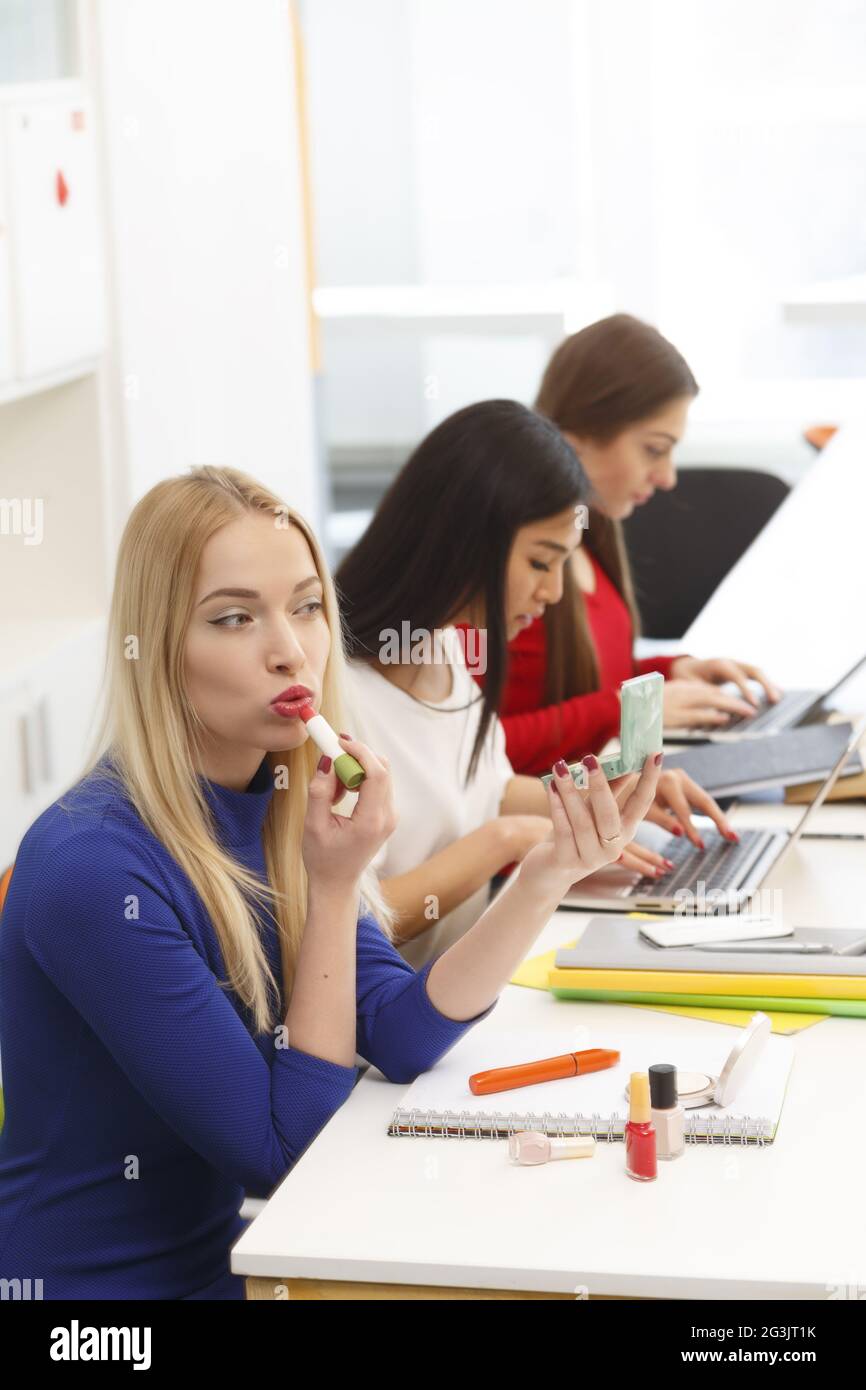 Student doing makeup Stock Photo - Alamy