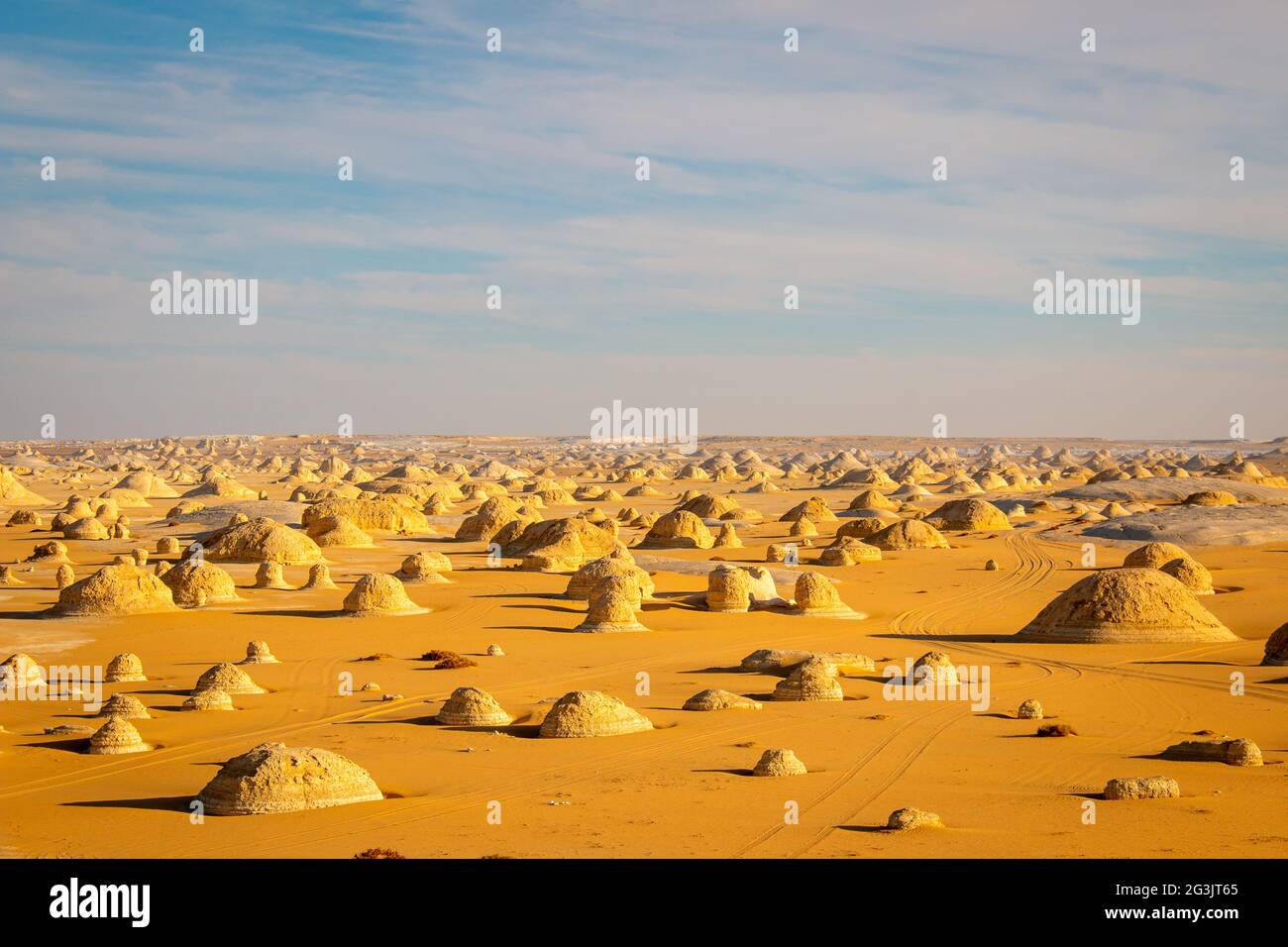 White desert national park egypt hi-res stock photography and images ...