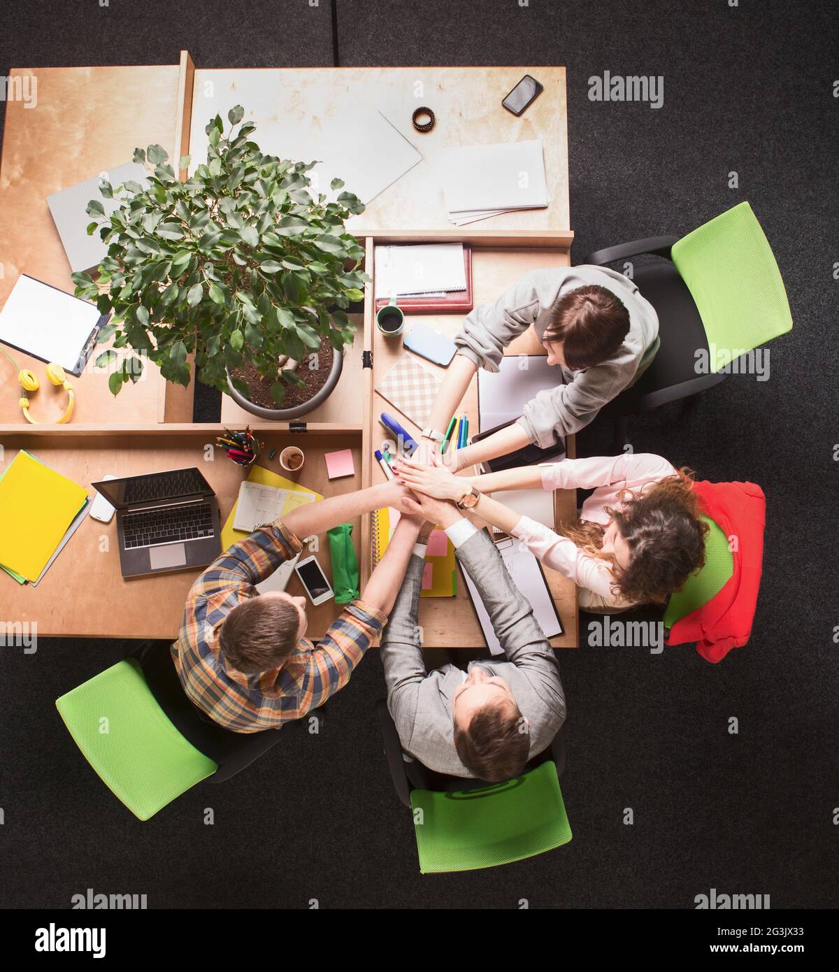 Business people showing teamwork in office Stock Photo - Alamy