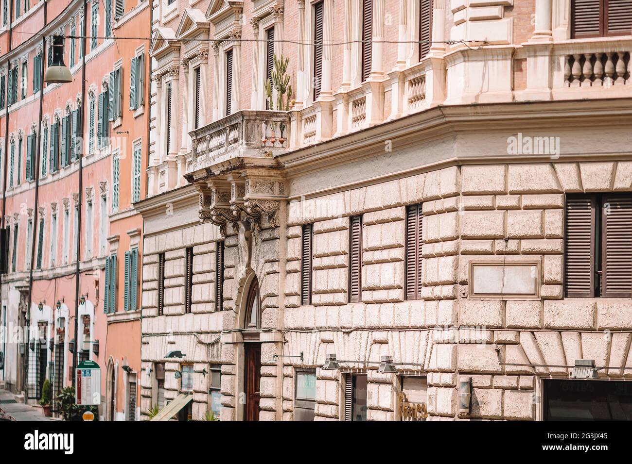 Typical roman old houses in Rome, Italy Stock Photo - Alamy